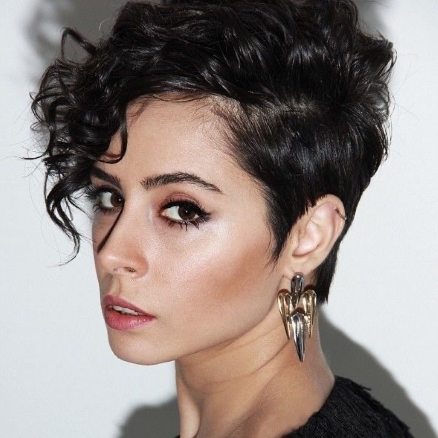 Corte cacheado curto - Kioshi Sako Esepcialista em cortes curtos